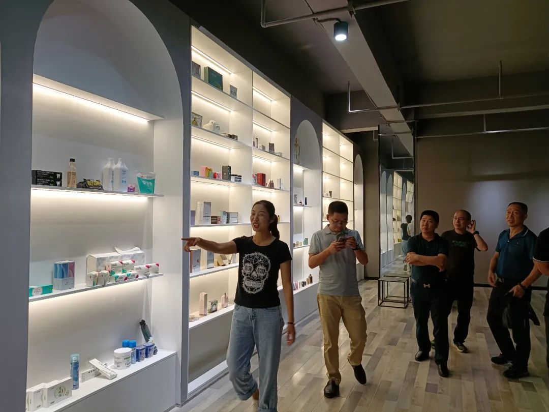 Chairman Mao Xiaobo went to Chenglingji to visit the enterprises invested by colleagues of the ...