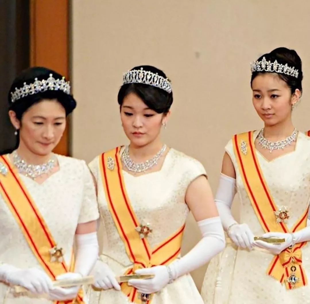 The crown of the Japanese royal family: copying from Europe has no ...