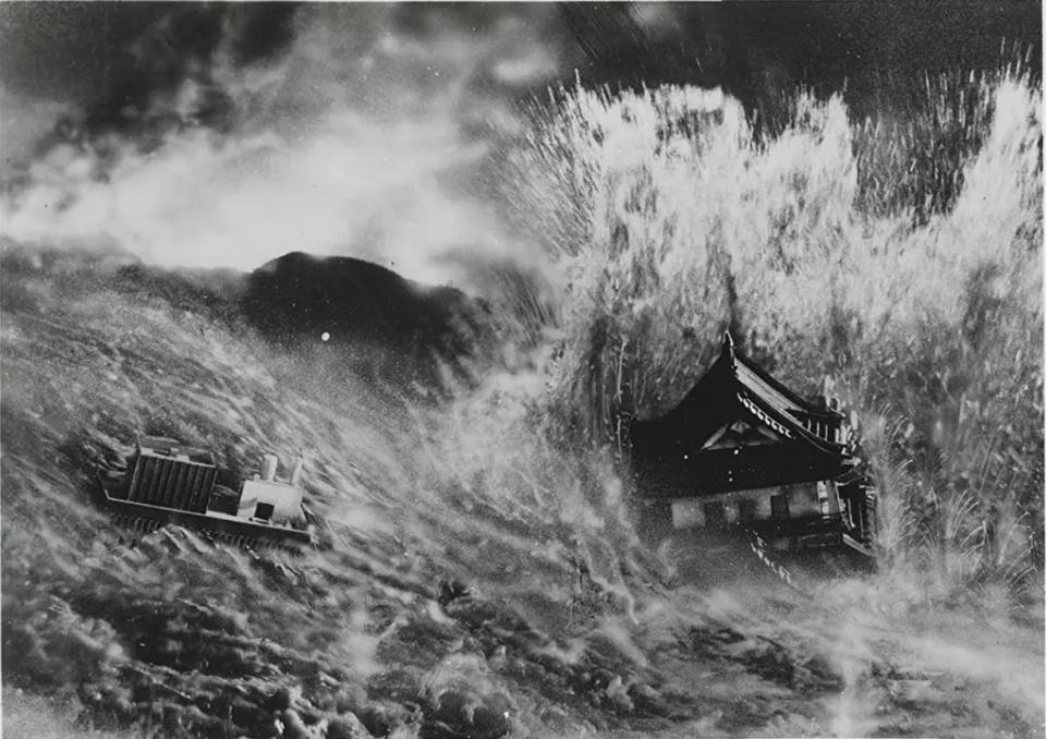 In the 1973 movie "Japan Sinking", why did the Japanese change the ...