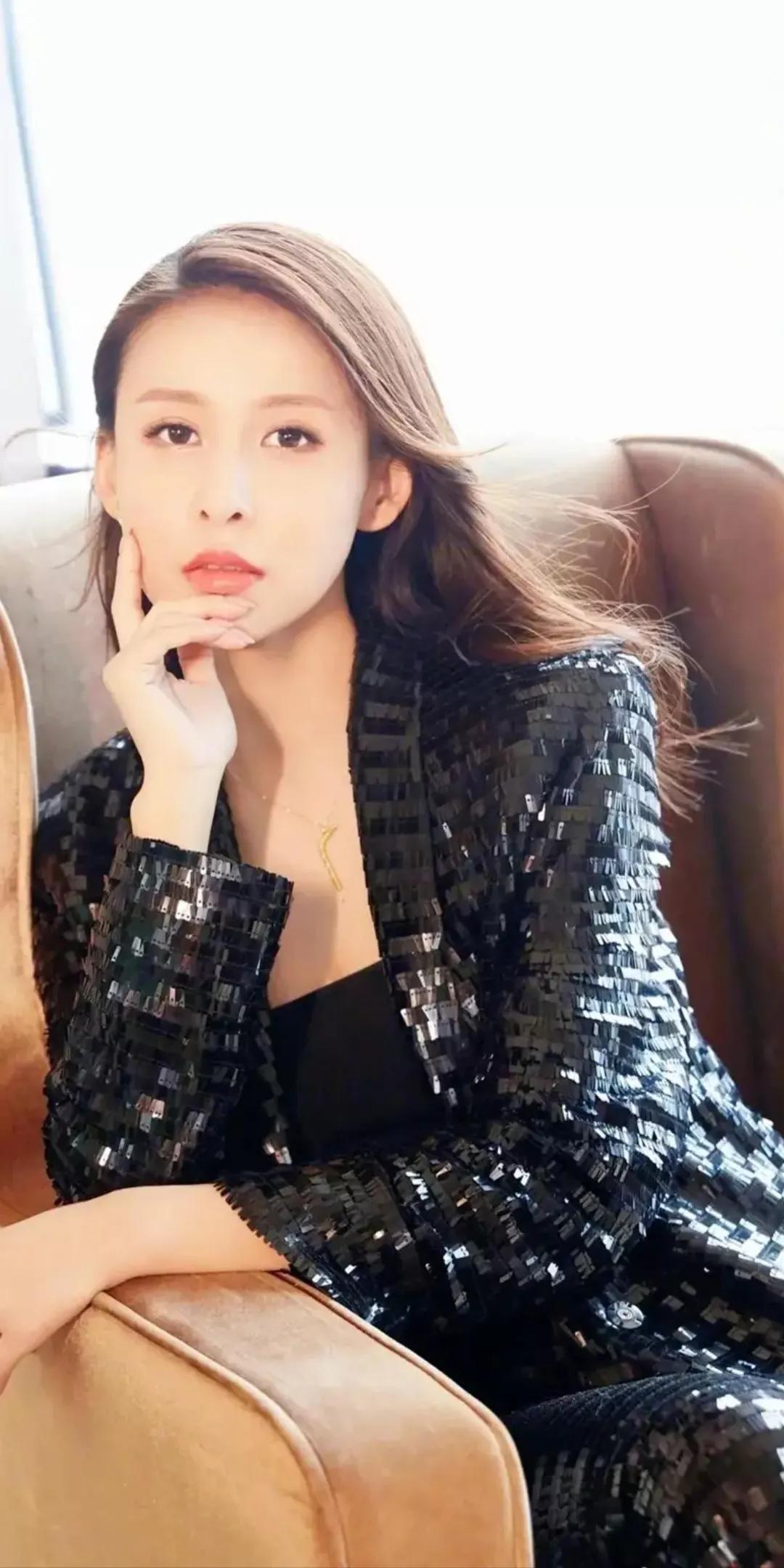 Sometimes beautiful, sometimes delicate, Jia Qing is fascinating - iNEWS