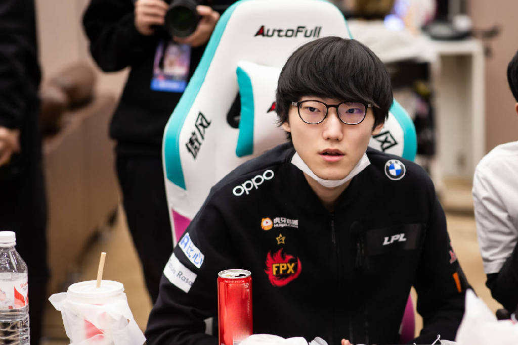 How hard is Nuguri?Doinb: Staying up late training for fear of being beaten by Ale - iNEWS