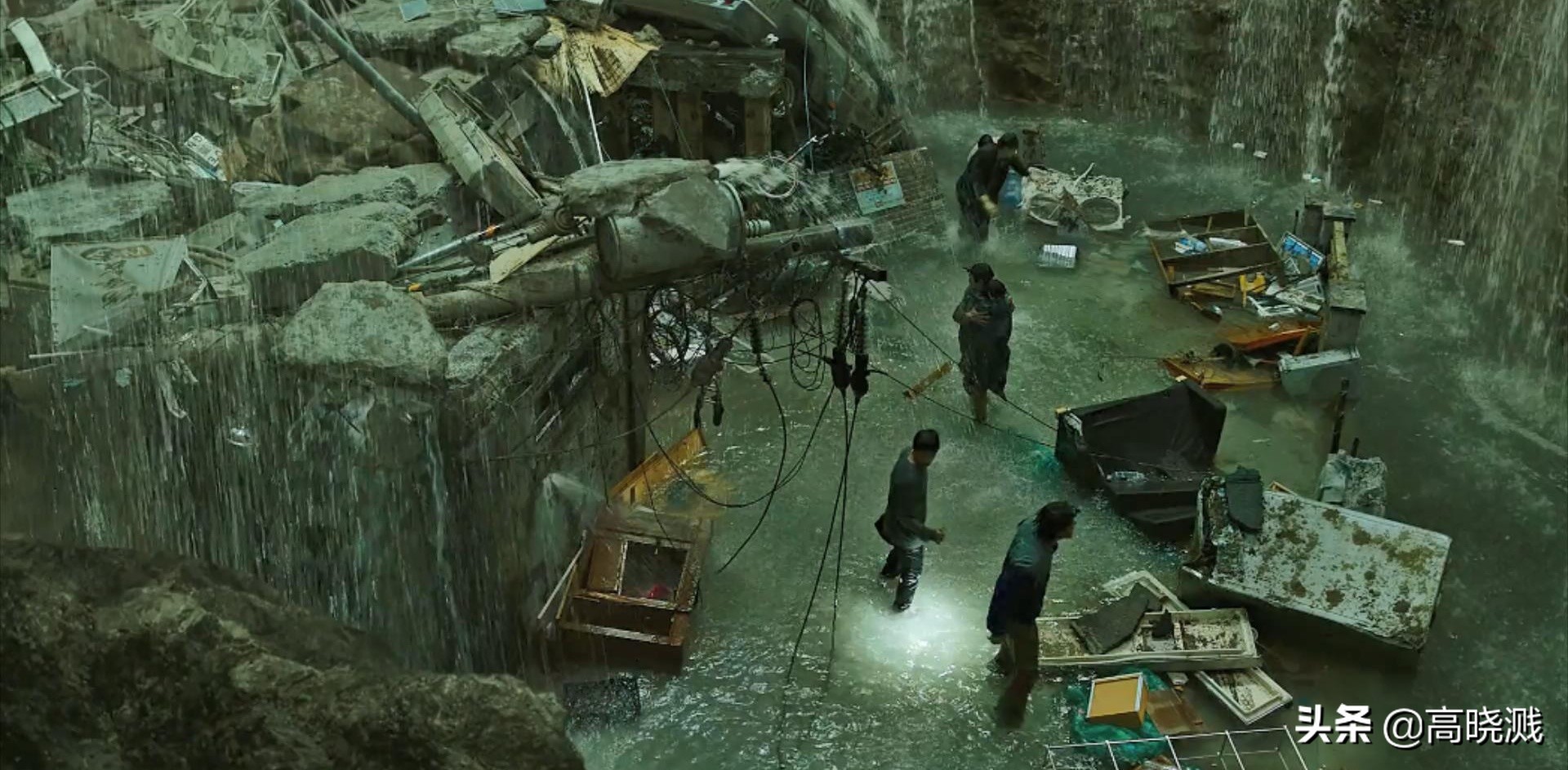 The ground sinks (a disaster comedy movie with no laughs!) - iNEWS