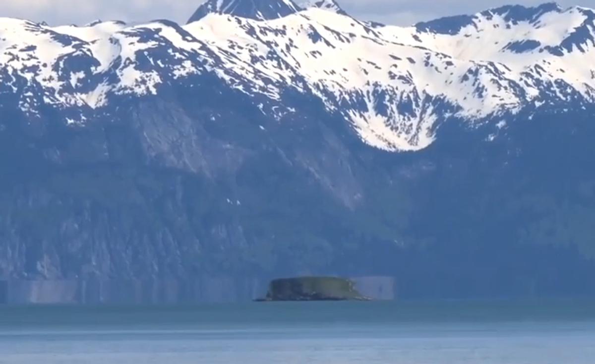 Real, phantom?Alaska UFO was photographed, as big as an island, like a ...