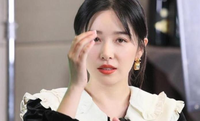 Kan Qingzi's new romance exposed?Dating with a mysterious man is super sweet, and netizens send ...