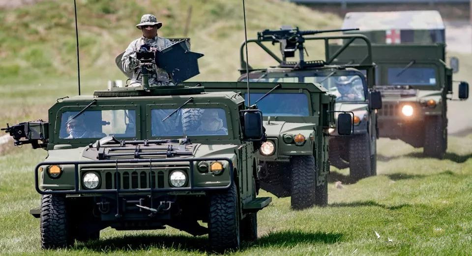 Military "Humvee" armored vehicle: No one knows in the arena, why did ...