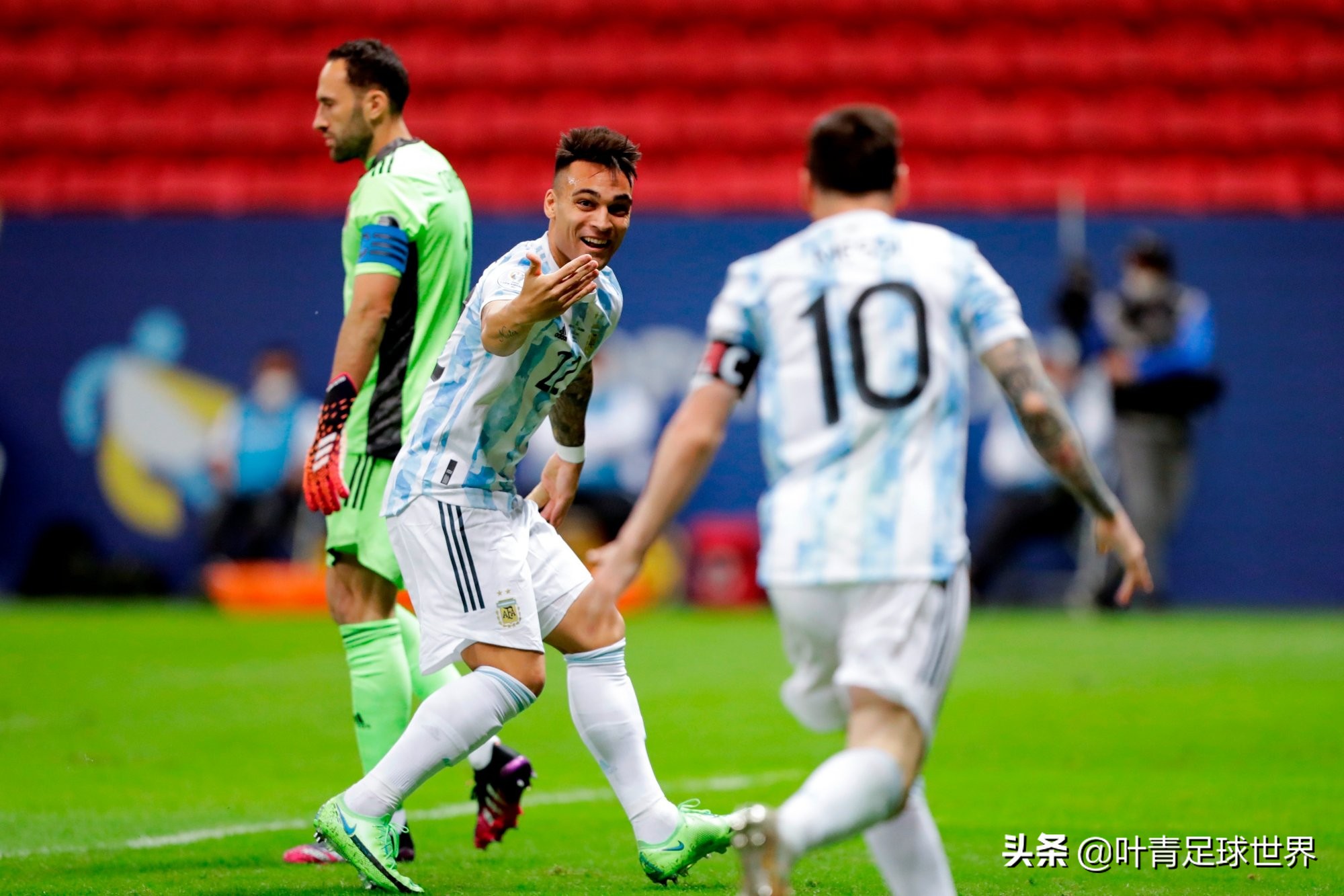 Messi dribbling: Breaking through 20 meters in 6 seconds, 3 fouls can't ...