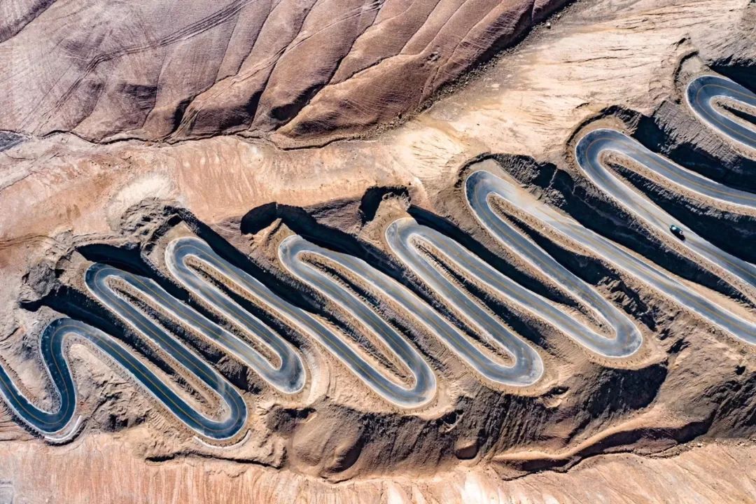 30 km more than 600 bends? The magnificent road hidden in Xinjiang, the ...