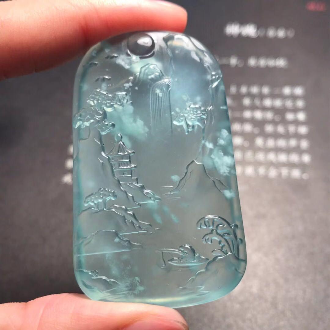 Be careful of this jade, its appearance is comparable to blue water ...