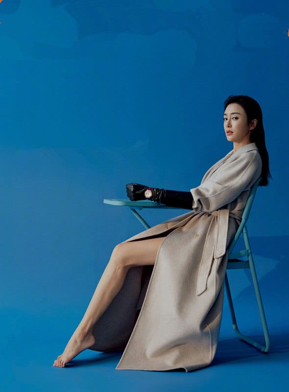 Qin Yu's big long legs, I can't stand it. - iNEWS