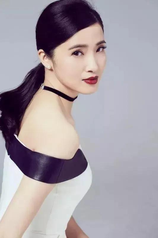 Temperament Goddess Gong Beibi - iNEWS