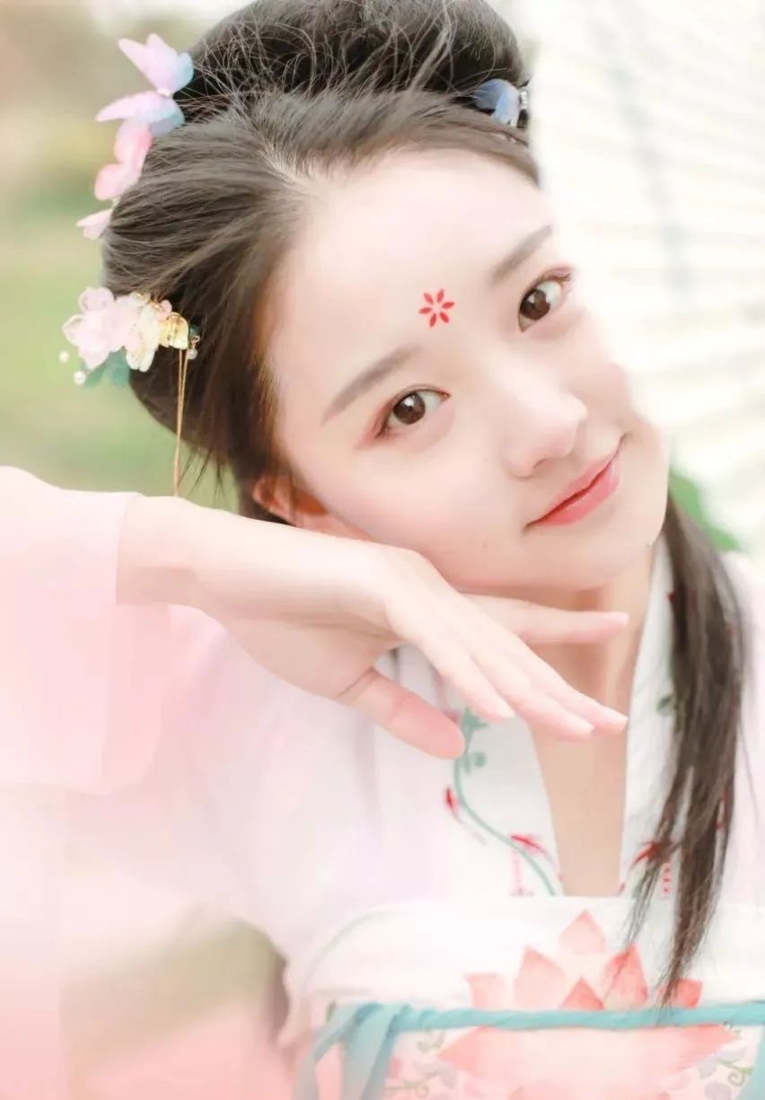 "Life forever" Liao Yinyue reveals a beautiful photo!Snow-skinned and white, so clear and ...