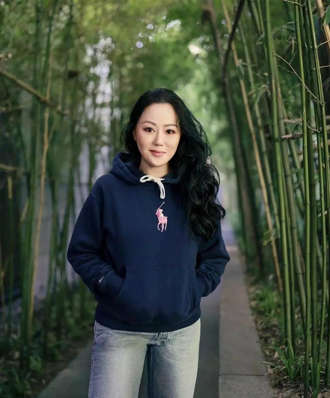 The celebrity Zhang Xiaohui changed the style of a lady, dressed as a ...