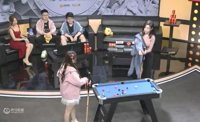 Huya Two Station borrows s11 to make a living, beautiful anchor sexy hot dance, netizens: what ...