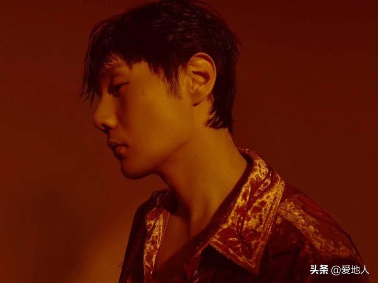 What kind of song is Li Ronghao's new song like a Hong Kong movie? - iNEWS