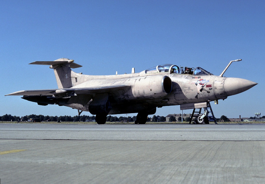 Sea and air predator-pirate attack aircraft nearly 90 pictures - iNEWS