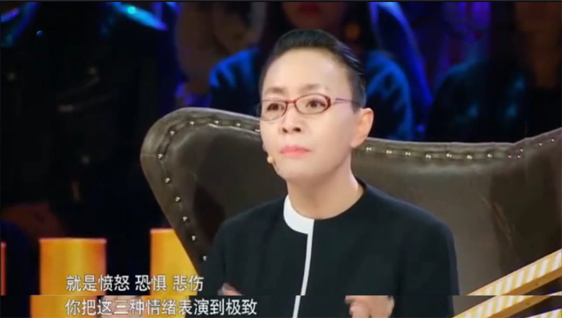 47-year-old Jiang Hongbo shows her supermodel long legs and over 10,000 ...
