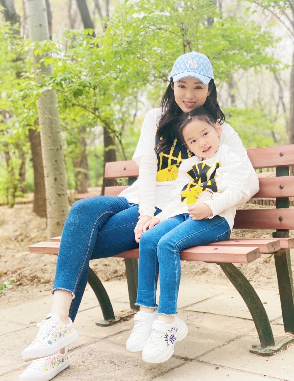 Dong Xuan takes her daughter to play, the 4-year-old dimple is very ...