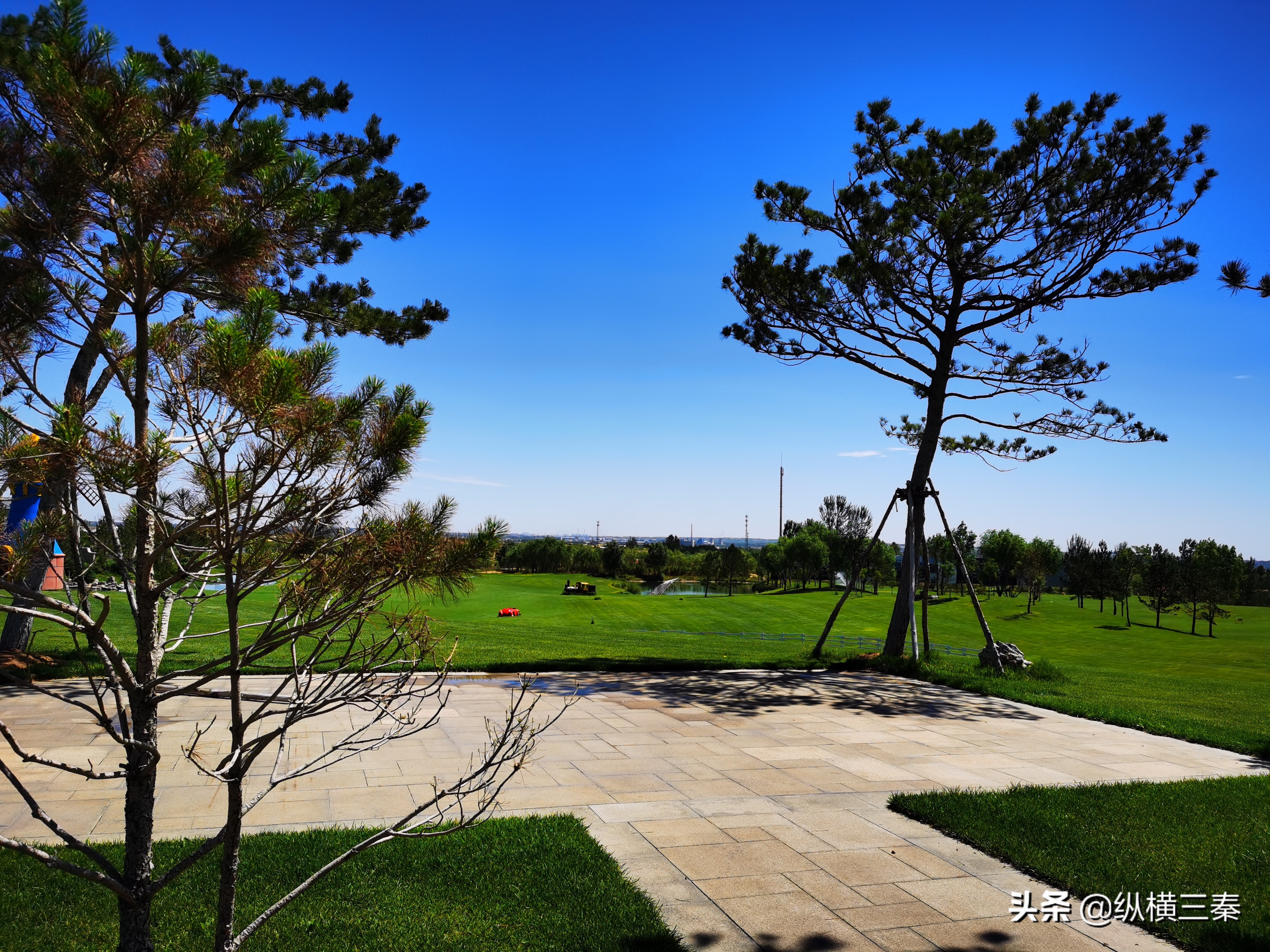 Thousand acres of desert in Yulin, Shaanxi turned into a top golf ...
