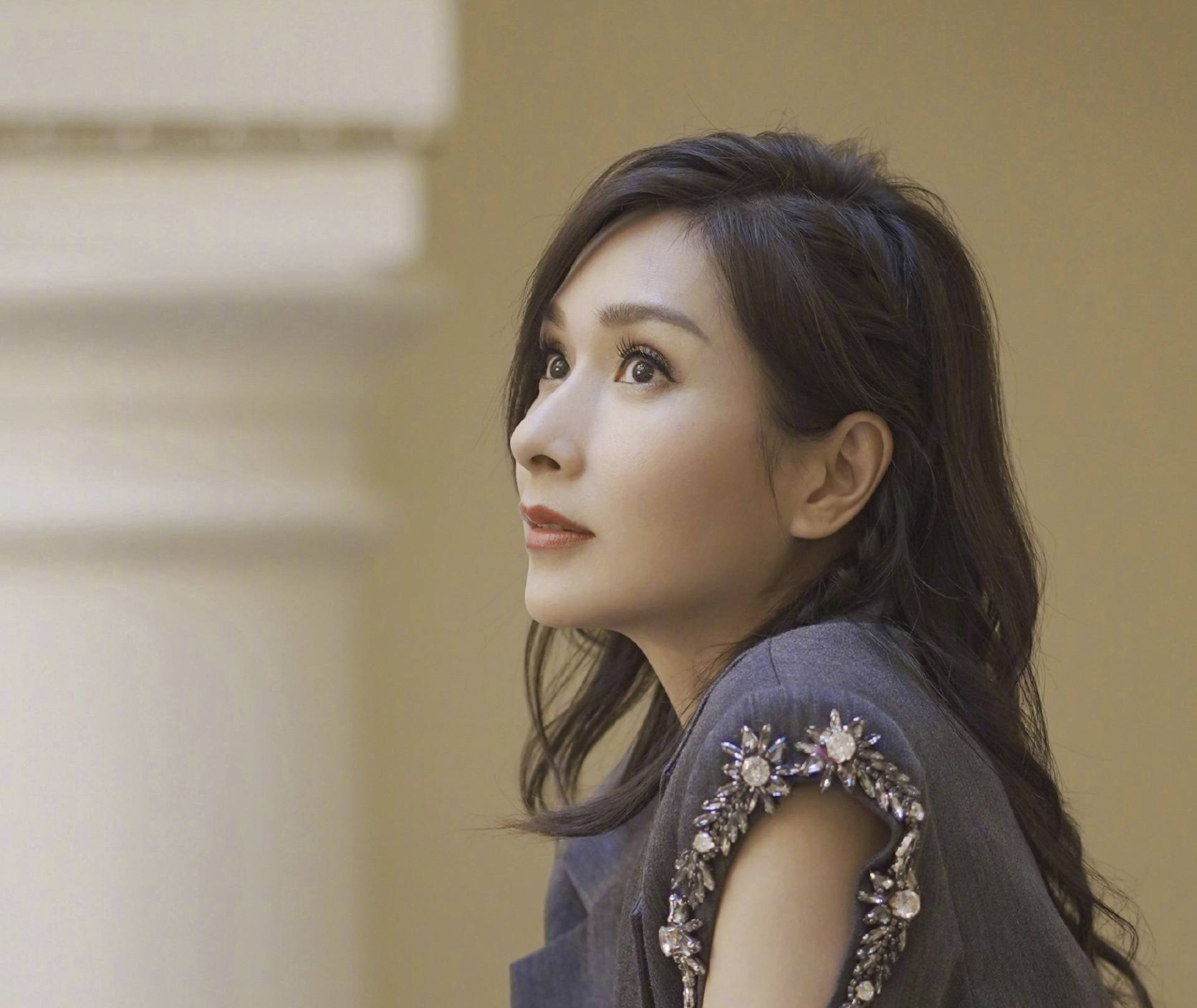 The most beautiful Asian sister Yang Gongru is 46 years old and still ...