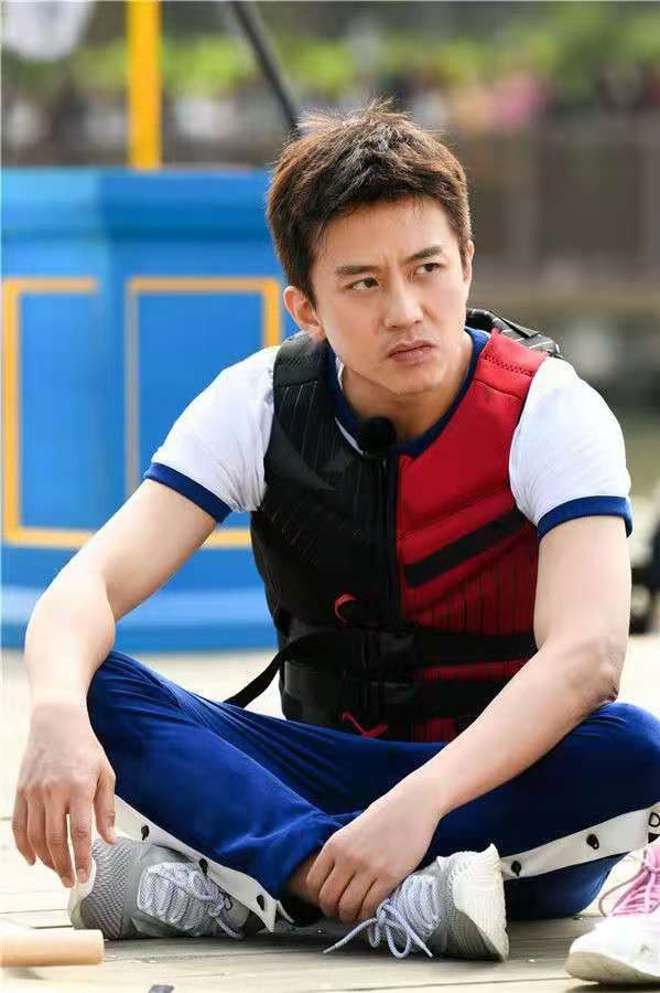 The 3 love stories behind "good man" Deng Chao, who lived with her for ...