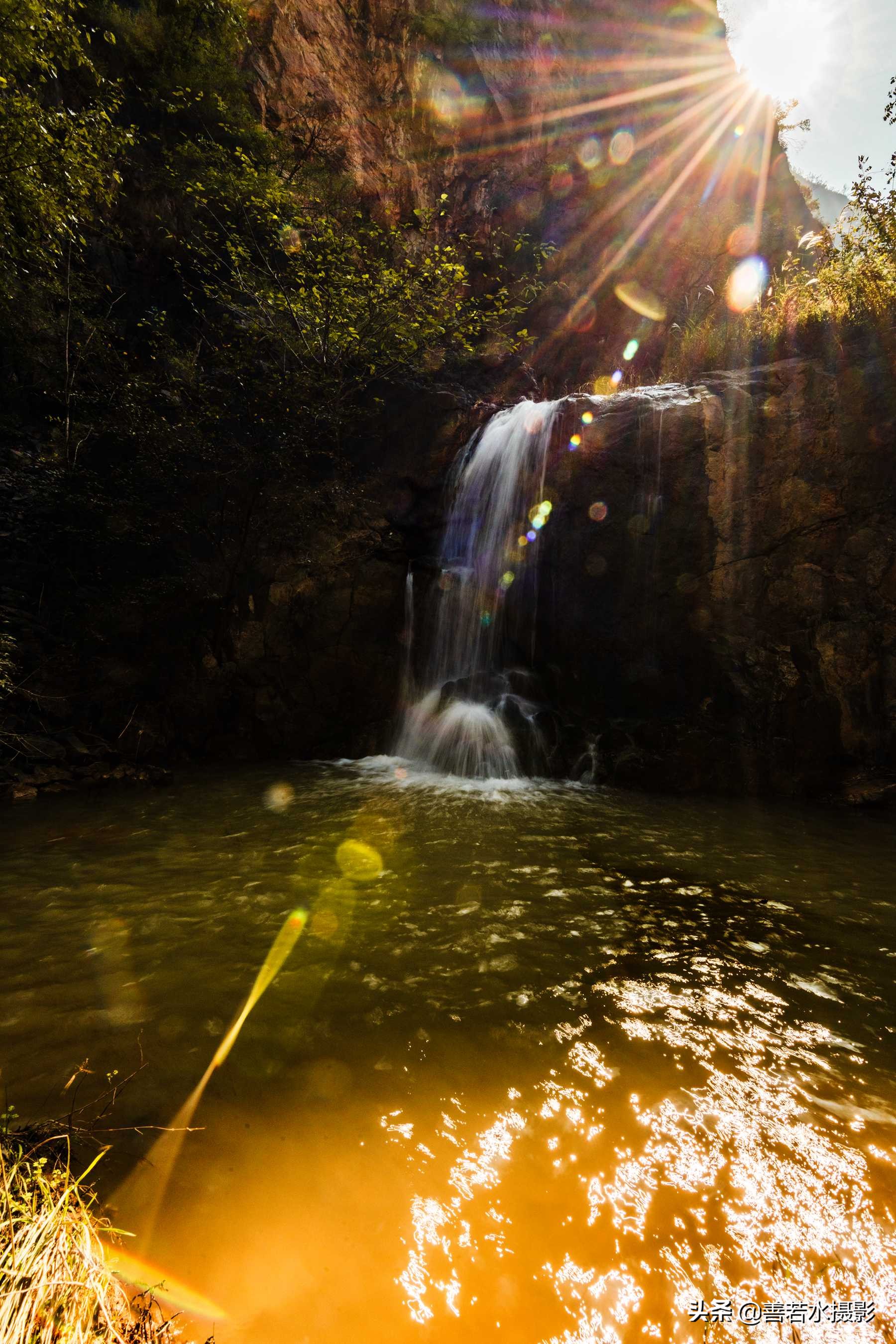 Five acres of poetic waterfall in Longxiang - iNEWS