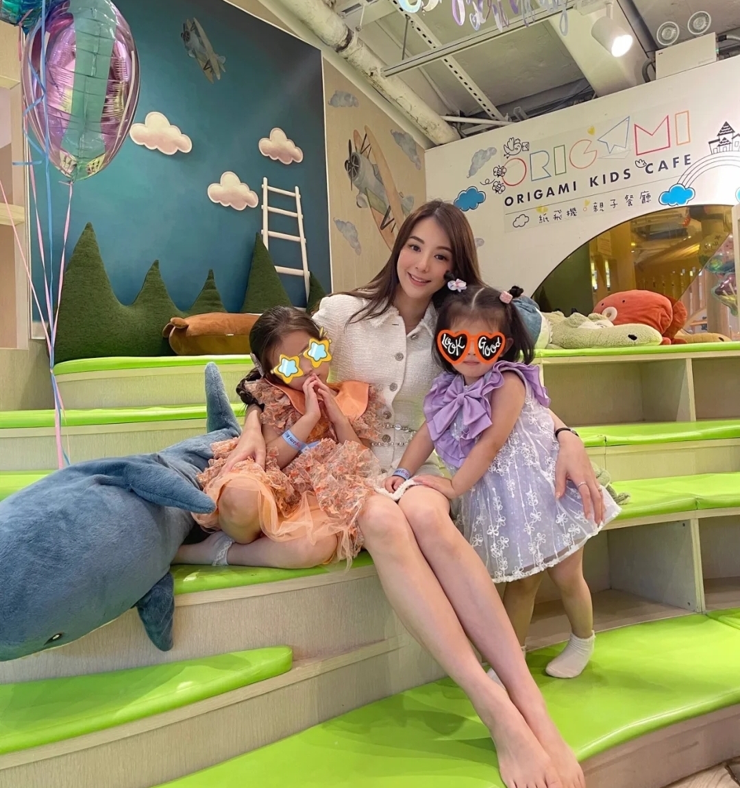 Fang Yuan takes her daughters to the party, the sisters are super cute ...