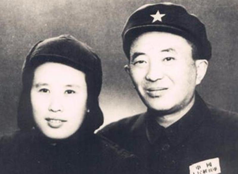The wife of General Luo Ruiqing, who gave birth to 8 children for her ...