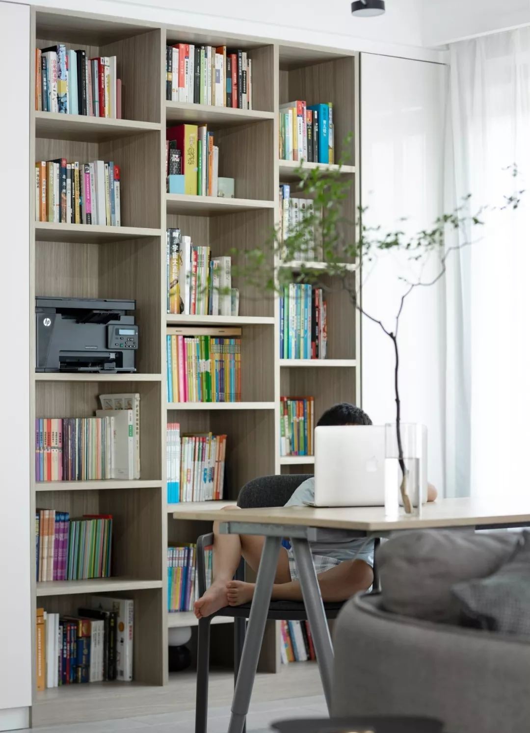 This 155-square-meter duplex residence has 5 large floor-to-ceiling ...