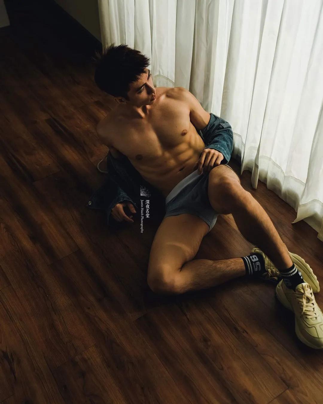 Justin Hsieh late night - iNEWS