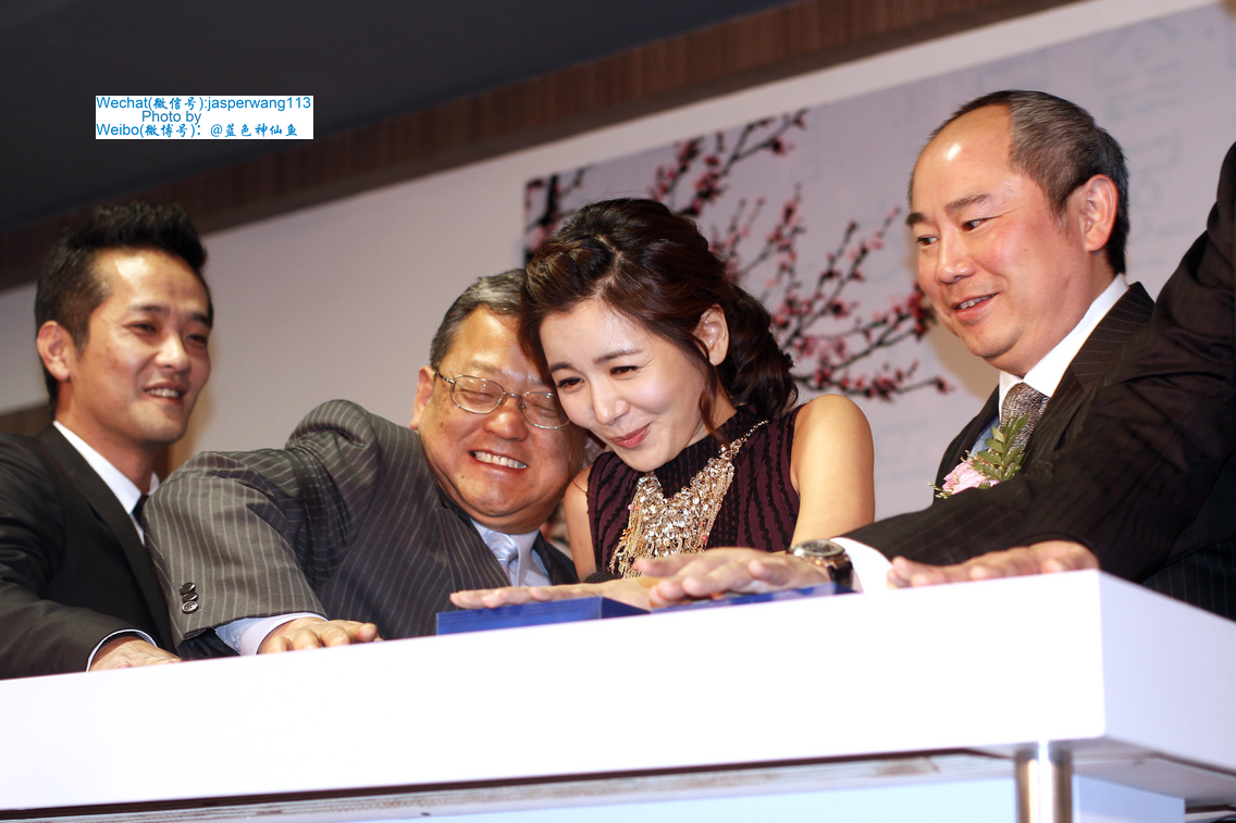 Zhang Ruixi attended the autograph meeting - iNEWS