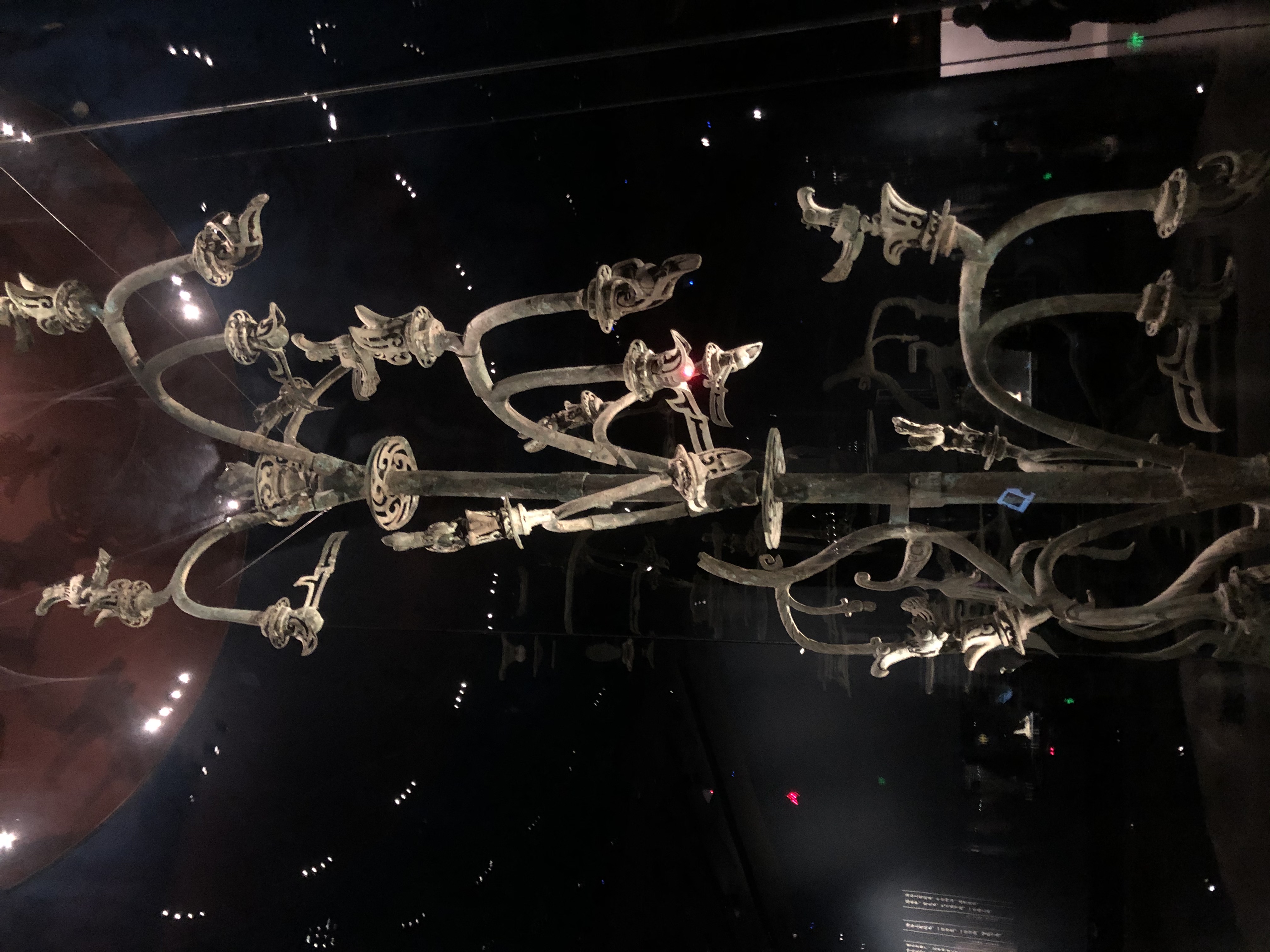 Golden mask, bronze sacred tree... the story behind Sanxingdui - iNEWS