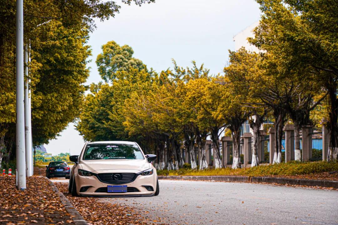 The elegant wide-body Mazda Atez has been restored twice and still ...
