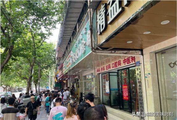 The No. 1 rice noodle shop in Changsha, Hunan, sells more than 2,000 ...