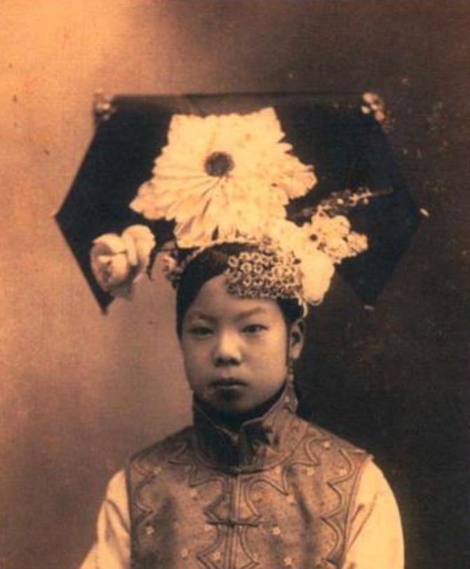 The last queen, Wan Rong: addicted to opium, secretly served with the ...