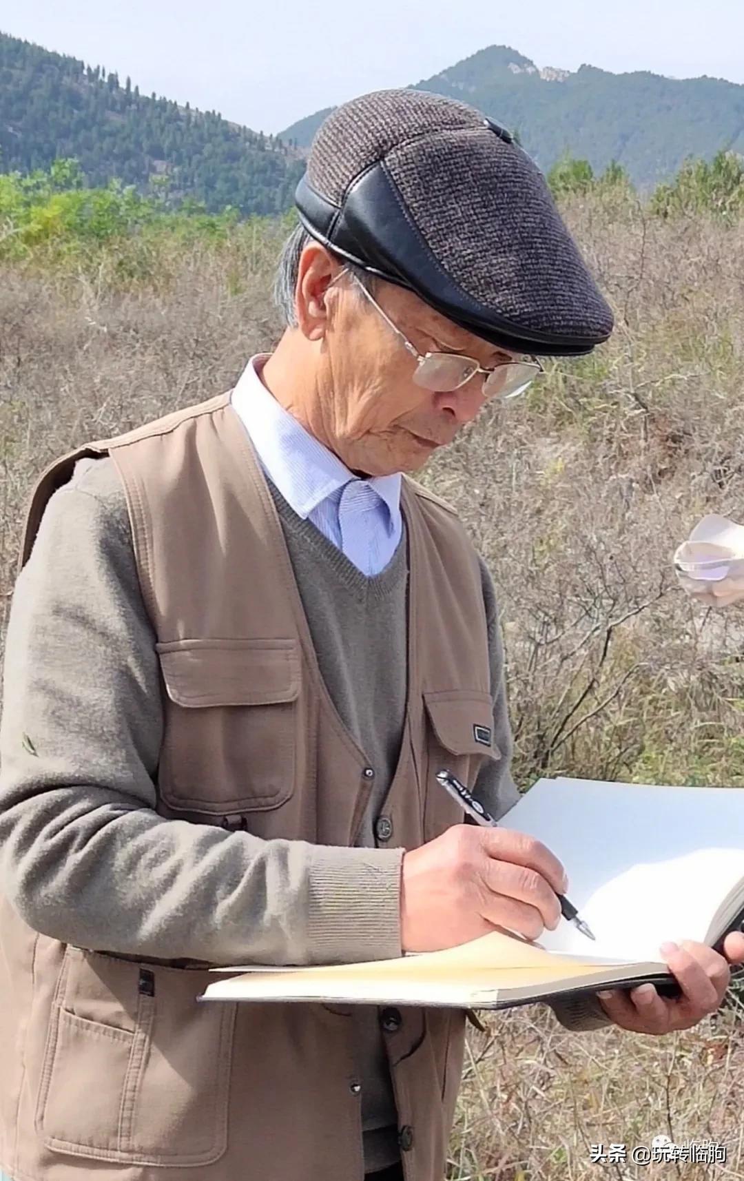 Li Lixin, the initiator of the Linqu Red Silk Inkstone - iNEWS