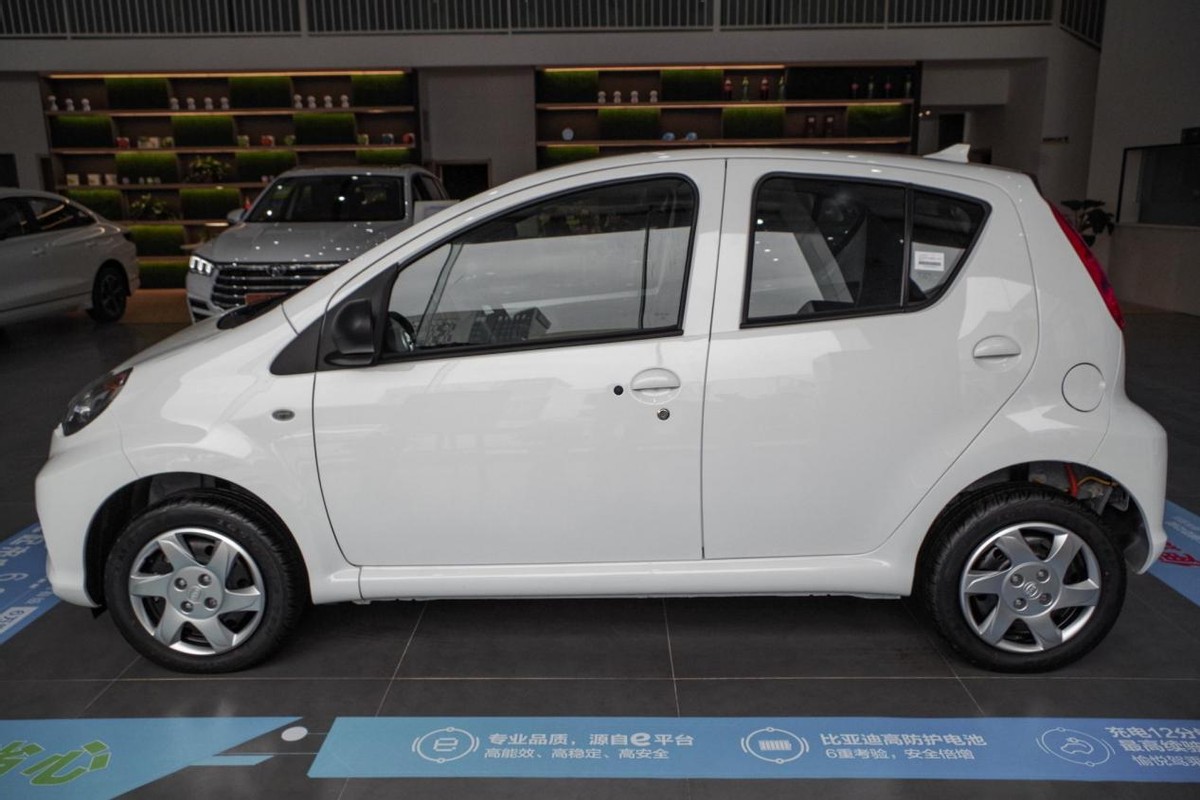 The 5-door 5-seater BYD e1, with a range of 305km and starting at ...