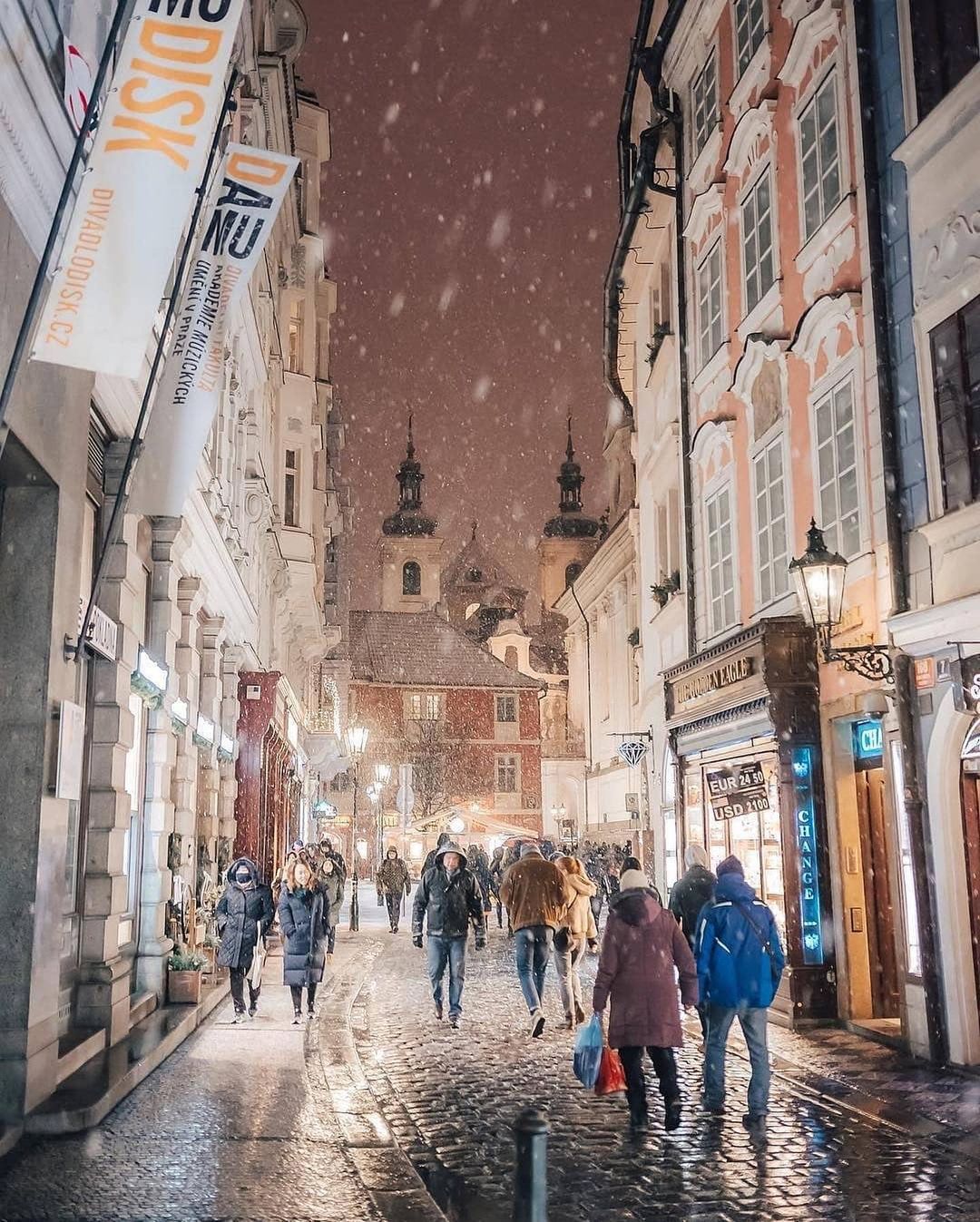 30 rare photos of the subway meeting Keanu Reeves, this dress is too ...