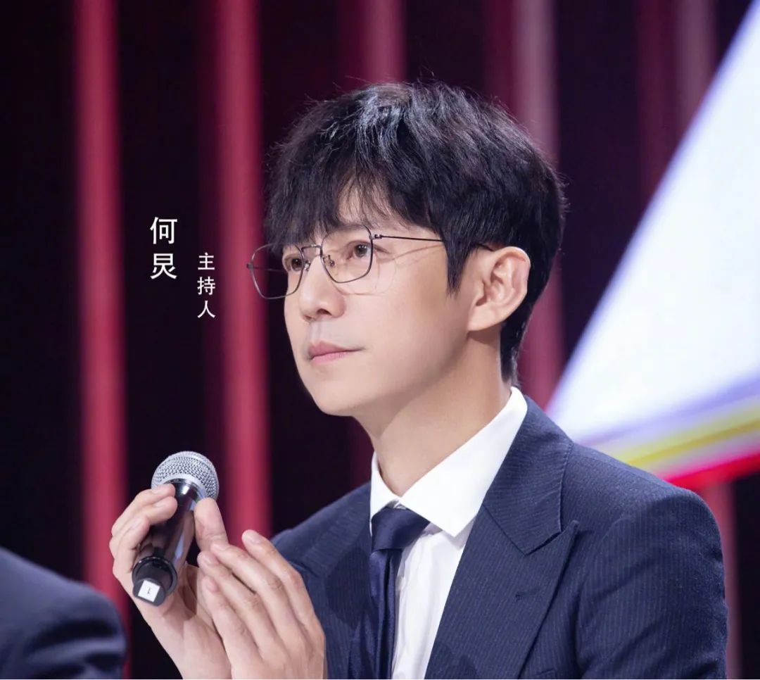 What is the background of Qi Sijun, the host of "Big Brother Overcoming ...