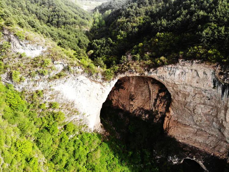 "Tiansheng Bridge" in Goose House Village on Taihang Mountain - iNEWS