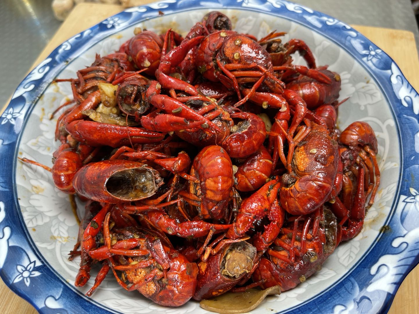 Whether the head of the crayfish is "shit" or "yellow", many people ...