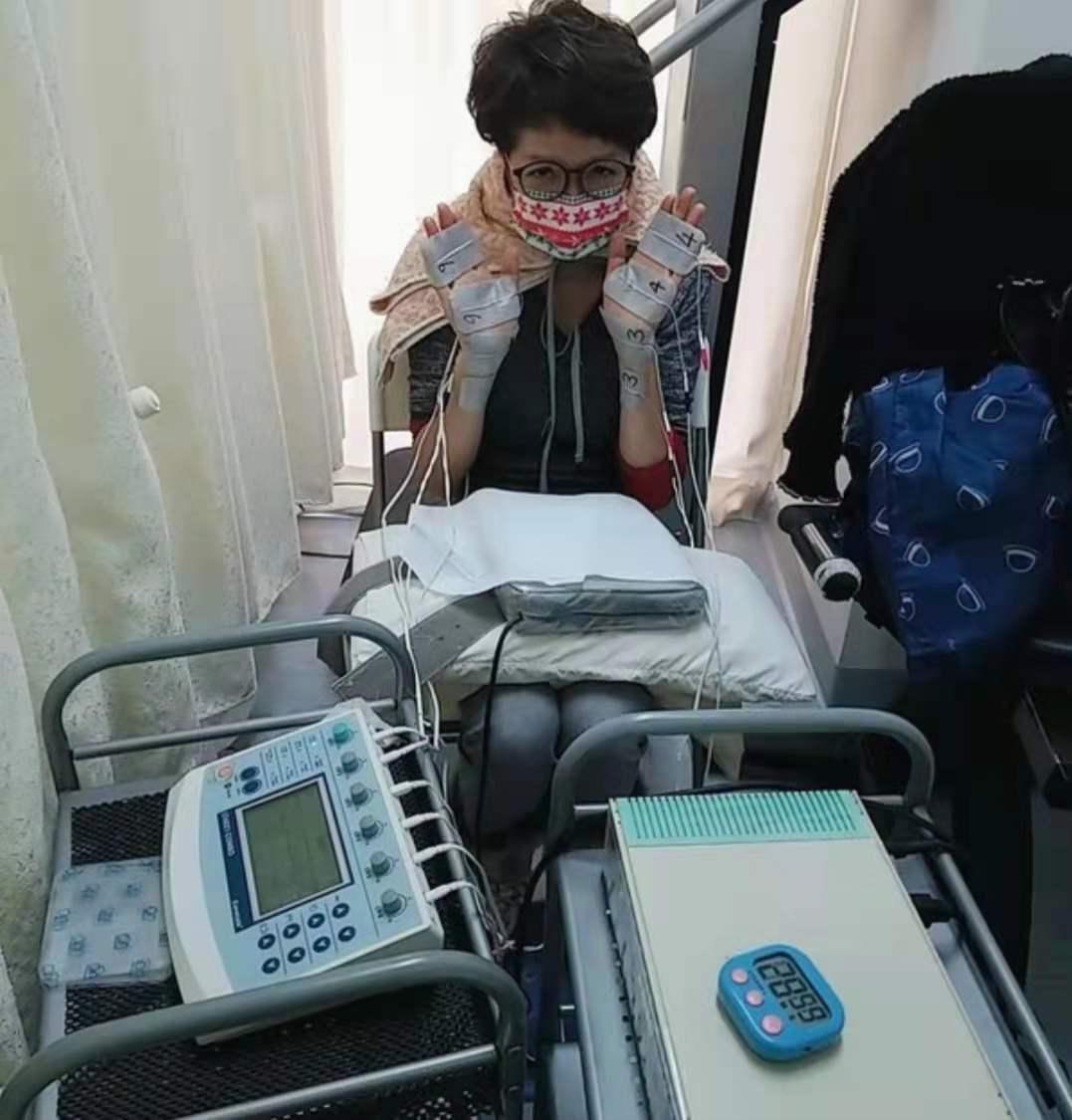 worry!Hong Kong actress Bao Peiru suddenly developed facial paralysis ...