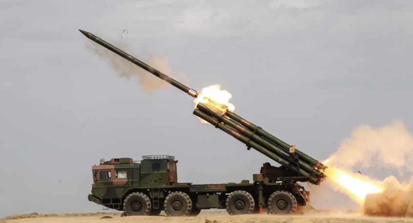 Army Iron Fist, a new domestic box-type long-range rocket launcher with ...