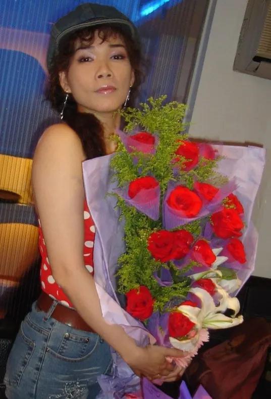 Han Baoyi and her husband met at the singing club, married for decades ...