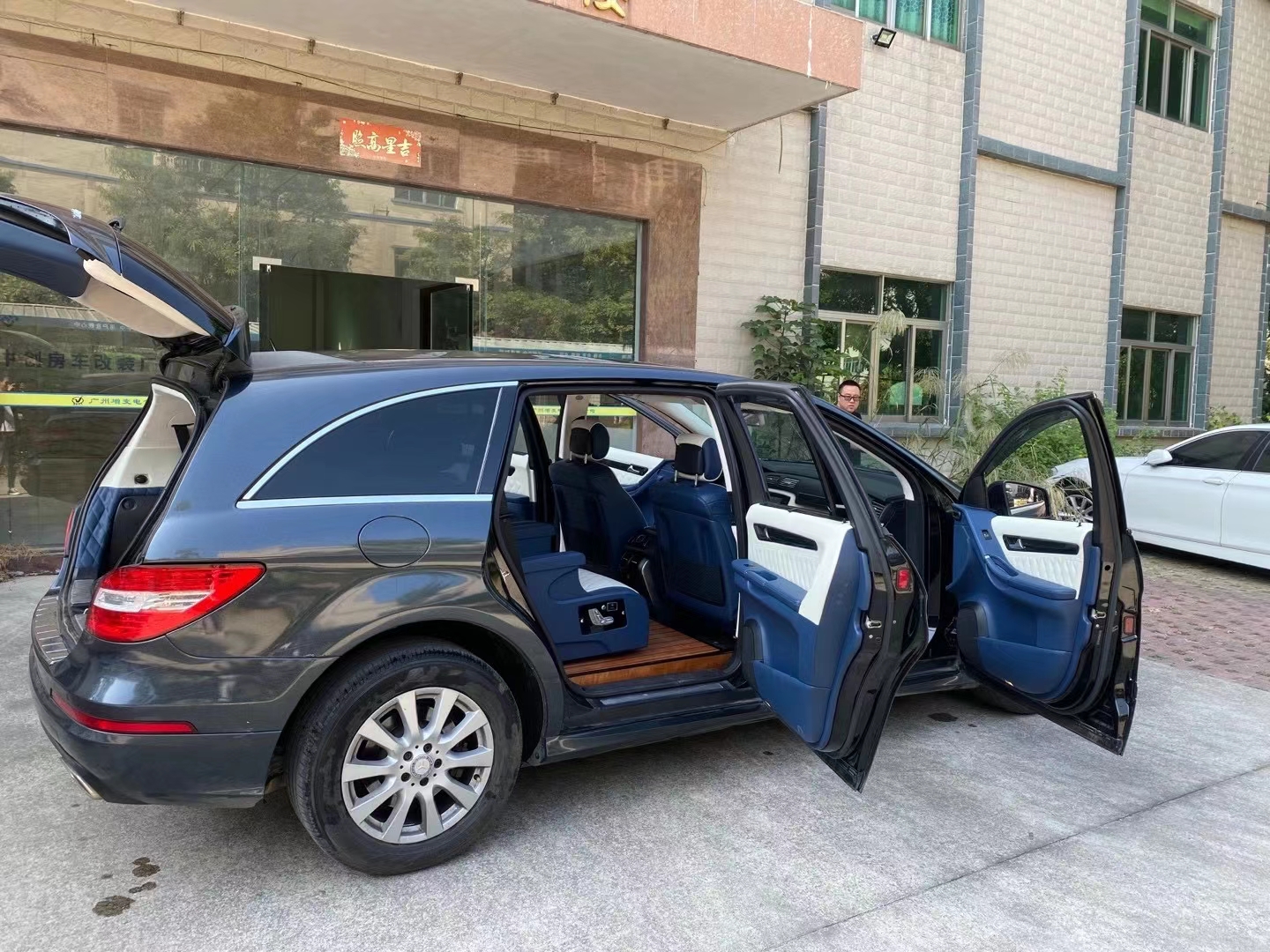 Mercedes-Benz R-Class interior modification refurbished mid-row with ...