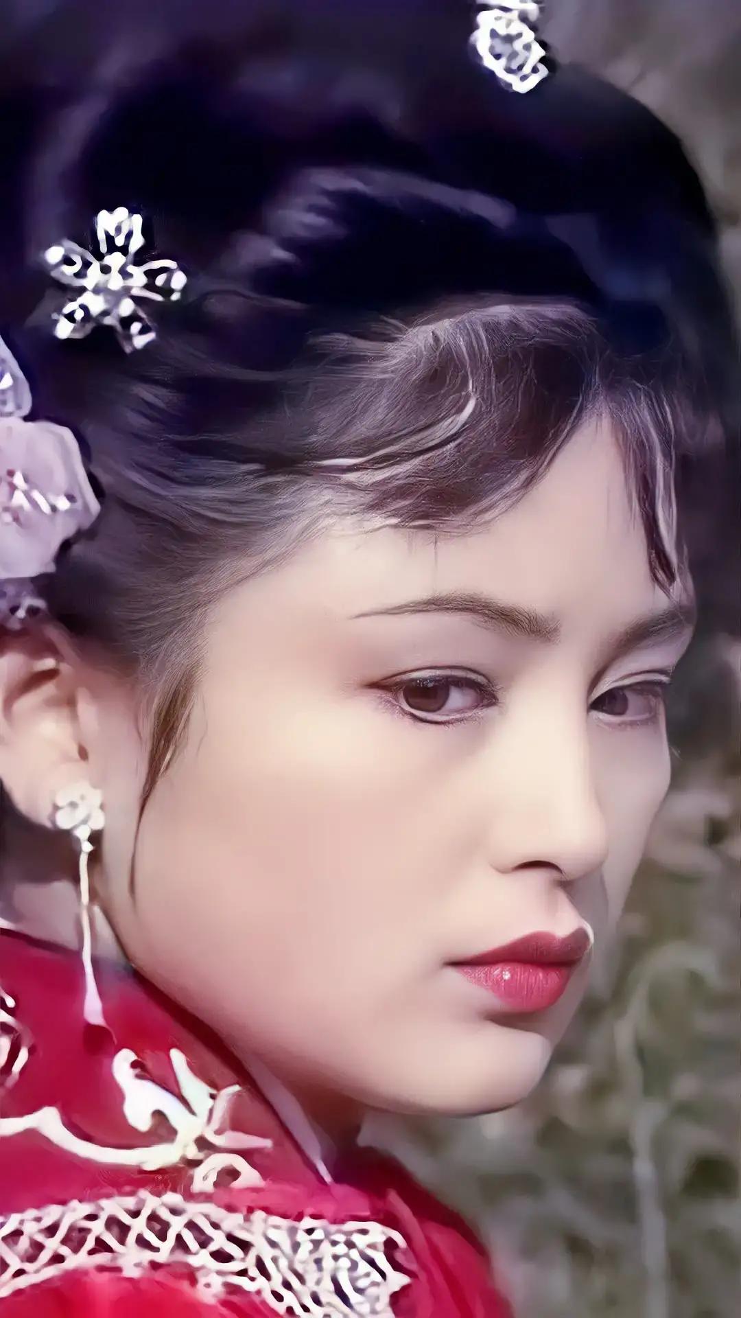 The young Chen Hong is too beautiful, and her costume is astonishing ...