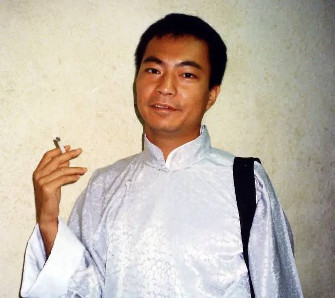 Awesome!The 63-year-old former TVB actor turned to be an online ...