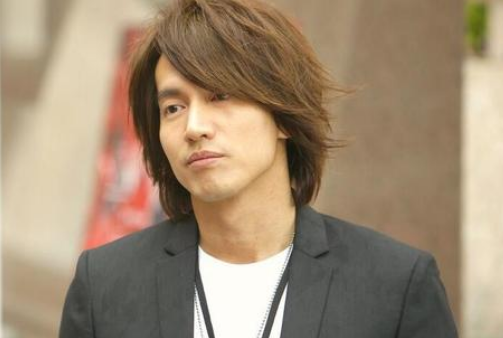 There is a kind of "facelift" called Yan Chengxu cut long hair ...