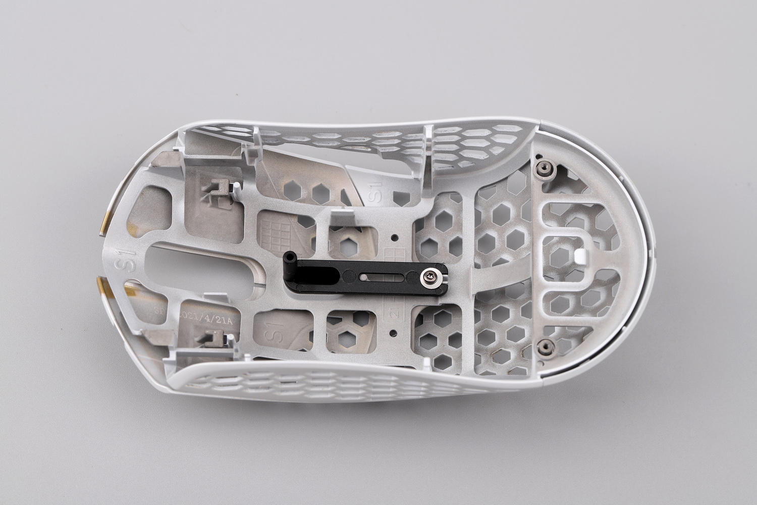 探求終極鼠標的含金量，Finalmouse Starlight-12 Zeus拆解 - 資訊咖