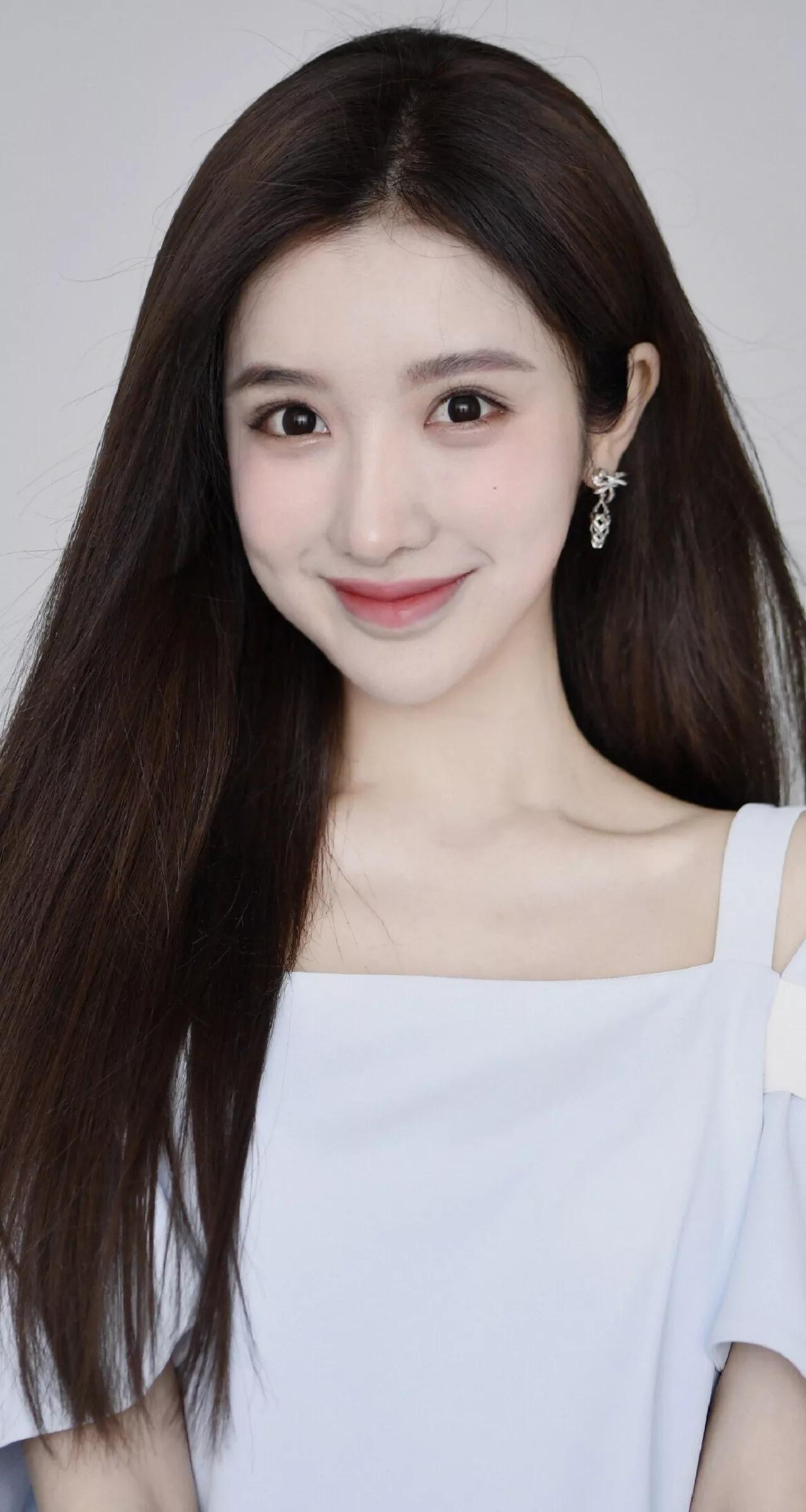 Dai Yanni is charming and charming - iNEWS