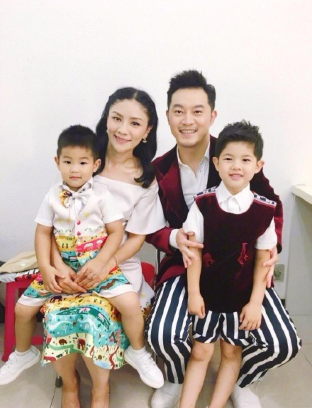 Sha Yi's wife, Hu Ke, is showing up recently. She only pats her profile ...